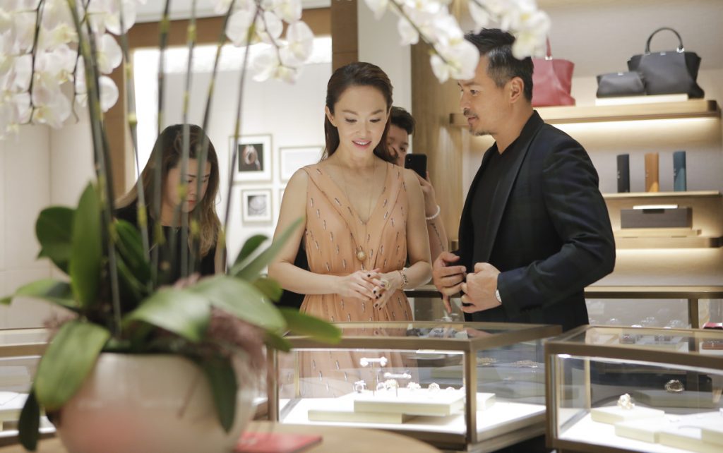 Chi Pu, Thanh Hằng, Helly Tống đụng hàng đồng hồ hiệu với Miranda Kerr ...